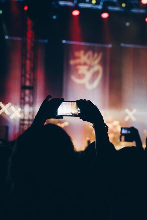 9 Tips For Going To A Music Concert Alone - Yona Marie | Yona Marie Music