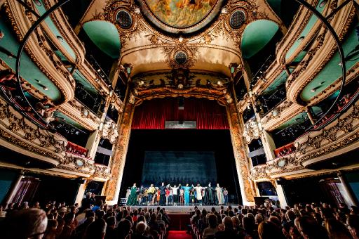 How Much Do Opera Singers Make? (Salary And Pay Per Gig) - Yona Marie ...