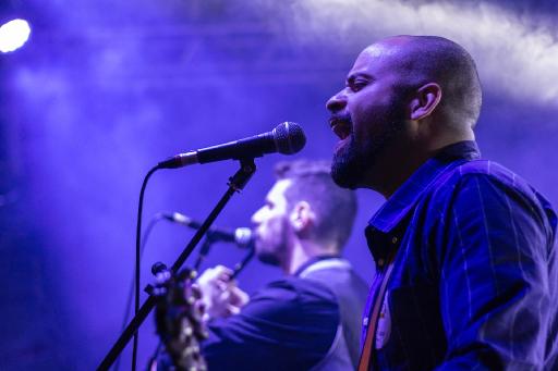 How To Sing With Emotion - 7 Methods To Help Your Performance - Yona ...